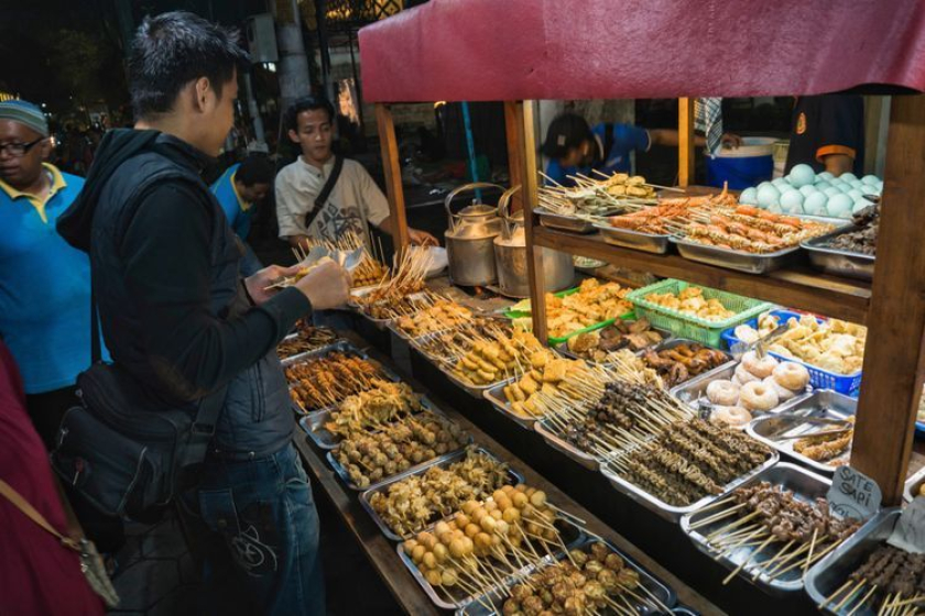 Kiat Sukses Bisnis Angkringan di Era Persaingan Kiat Sukses Bisnis Angkringan di Era Persaingan