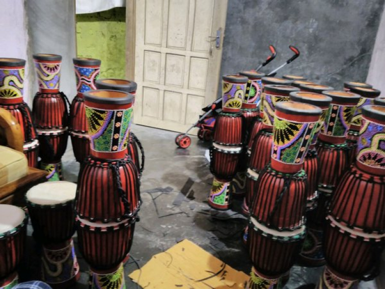 Gandeng Perajin Kendang Jimbe Blitar, Anik Jadi Eksportis Sukses ...